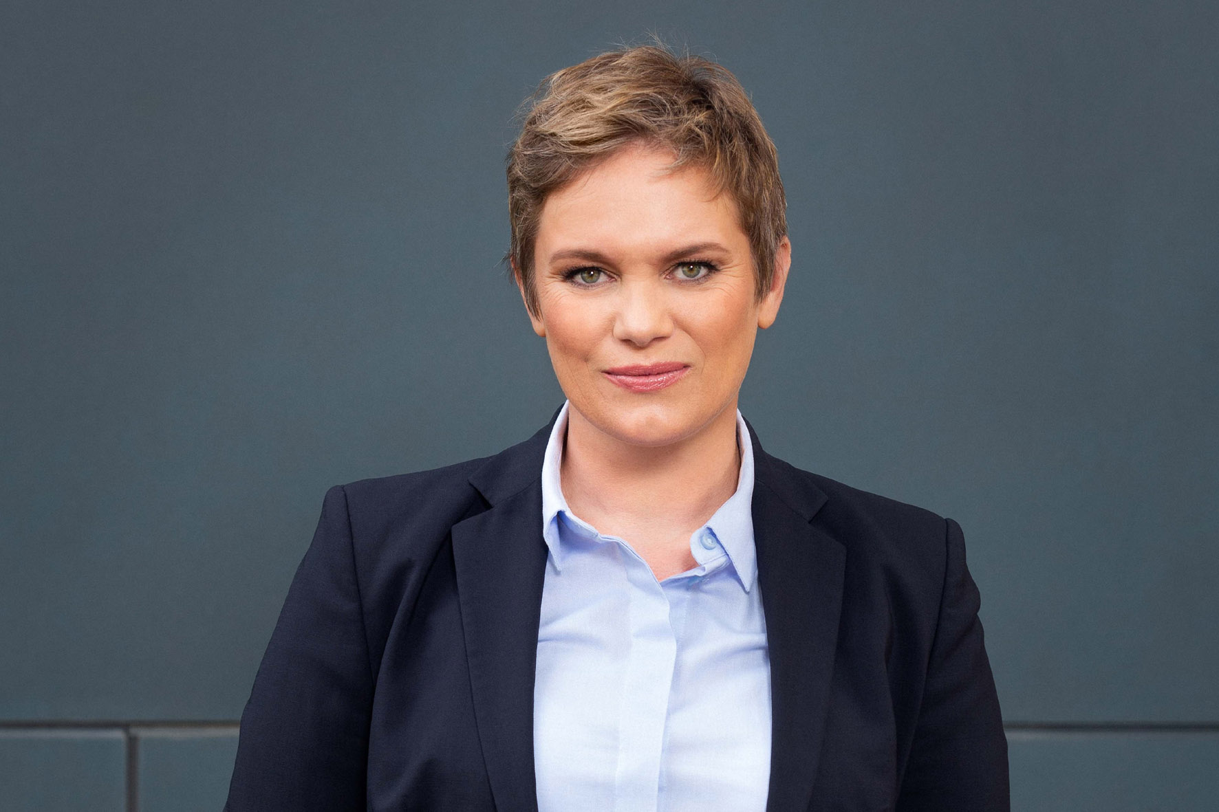 „Sei mutig, bleib unbeugsam!“ - Corinna Milborn im ikp-Interview - ikp ...